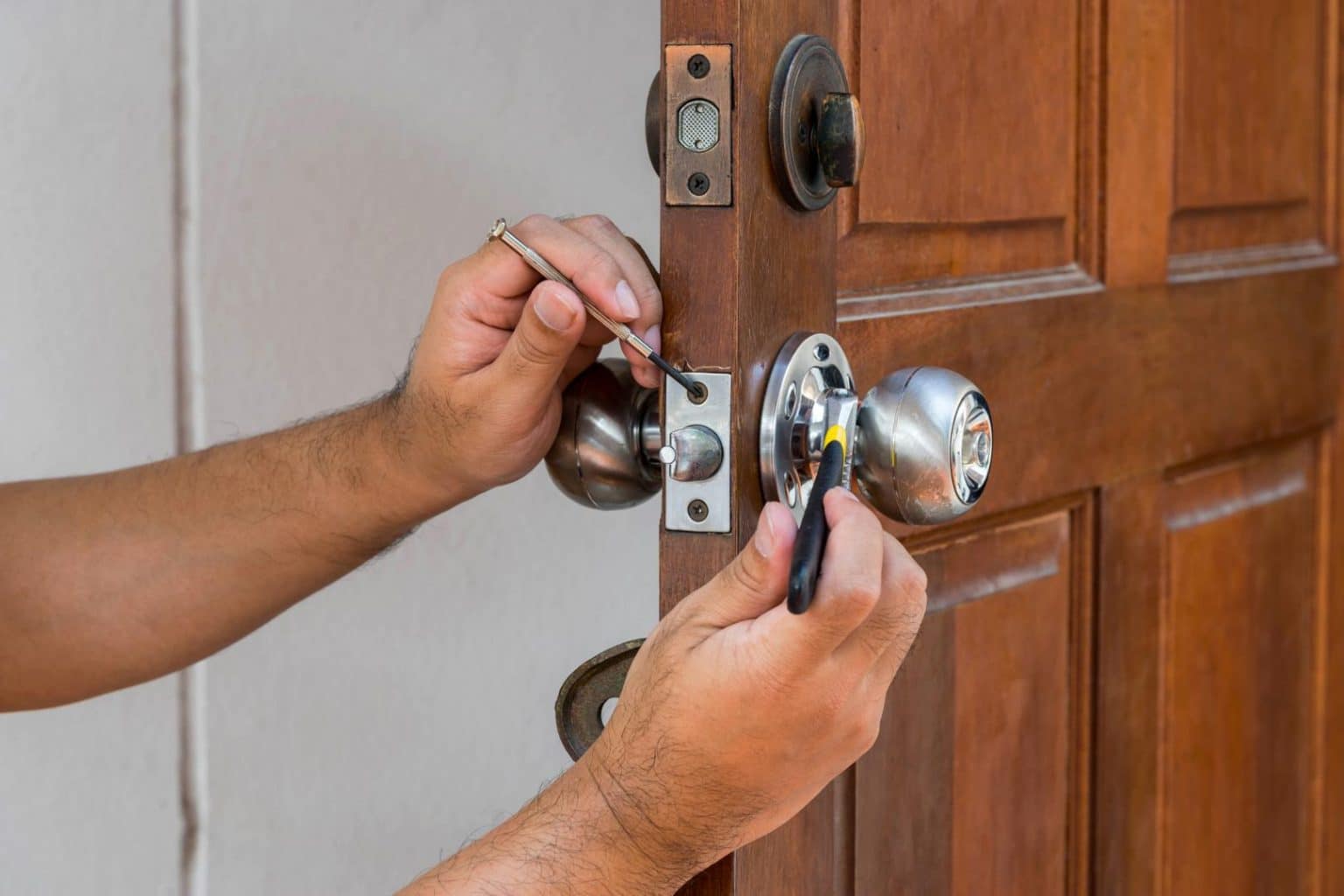 Comment bien réparer une serrure de porte Comment bien réparer une serrure de porte